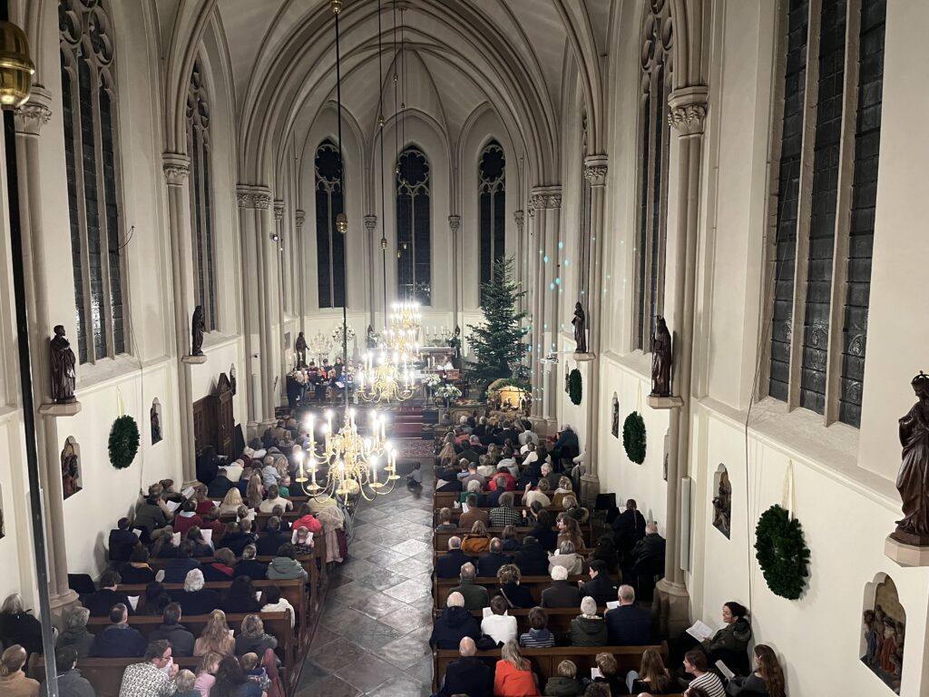 Beeldimpressie van Kerst'23 in Joppe - RK Kerk Joppe